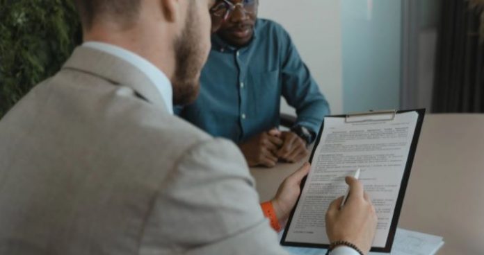 How to Write Professional Resume Summary [Tips & Samples] - foundit