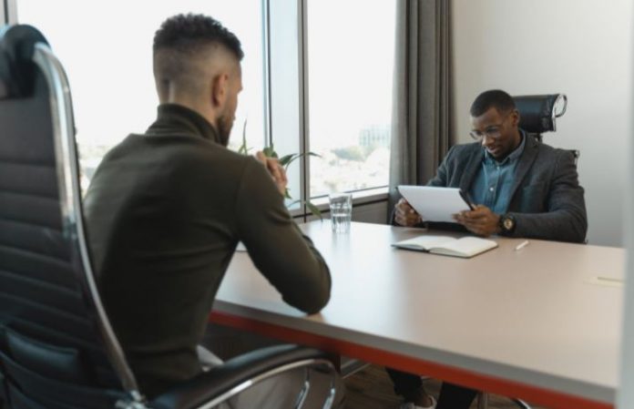 4 Personal Details to Include in Resume & Things to Avoid | Expert Tips