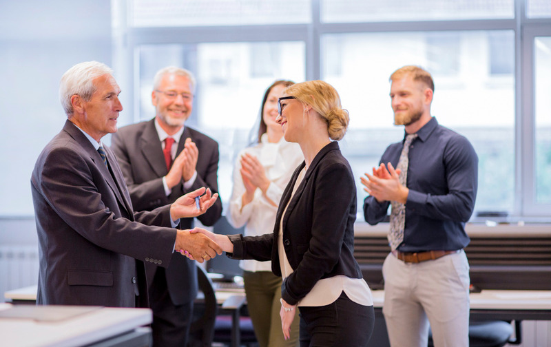 How to Write a Memorable Farewell Speech [Samples, Tips, ]